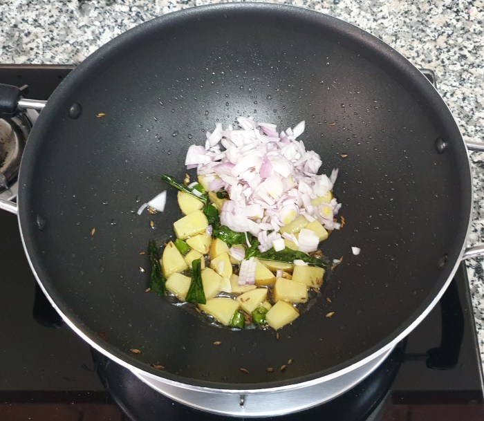 Kande Pohe / Kanda Poha | SimplyMeMySelf