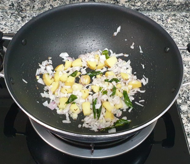 Kande Pohe / Kanda Poha | SimplyMeMySelf