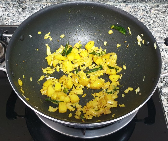 Kande Pohe / Kanda Poha | SimplyMeMySelf